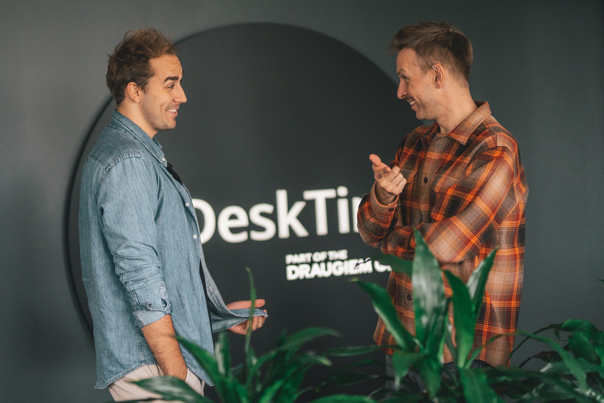 How can managers stop fake news in the workplace? | DeskTime Blog