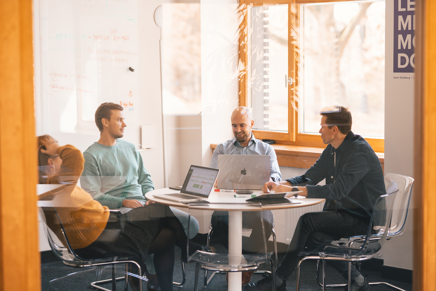 How to ensure transparent leadership? | DeskTime Blog