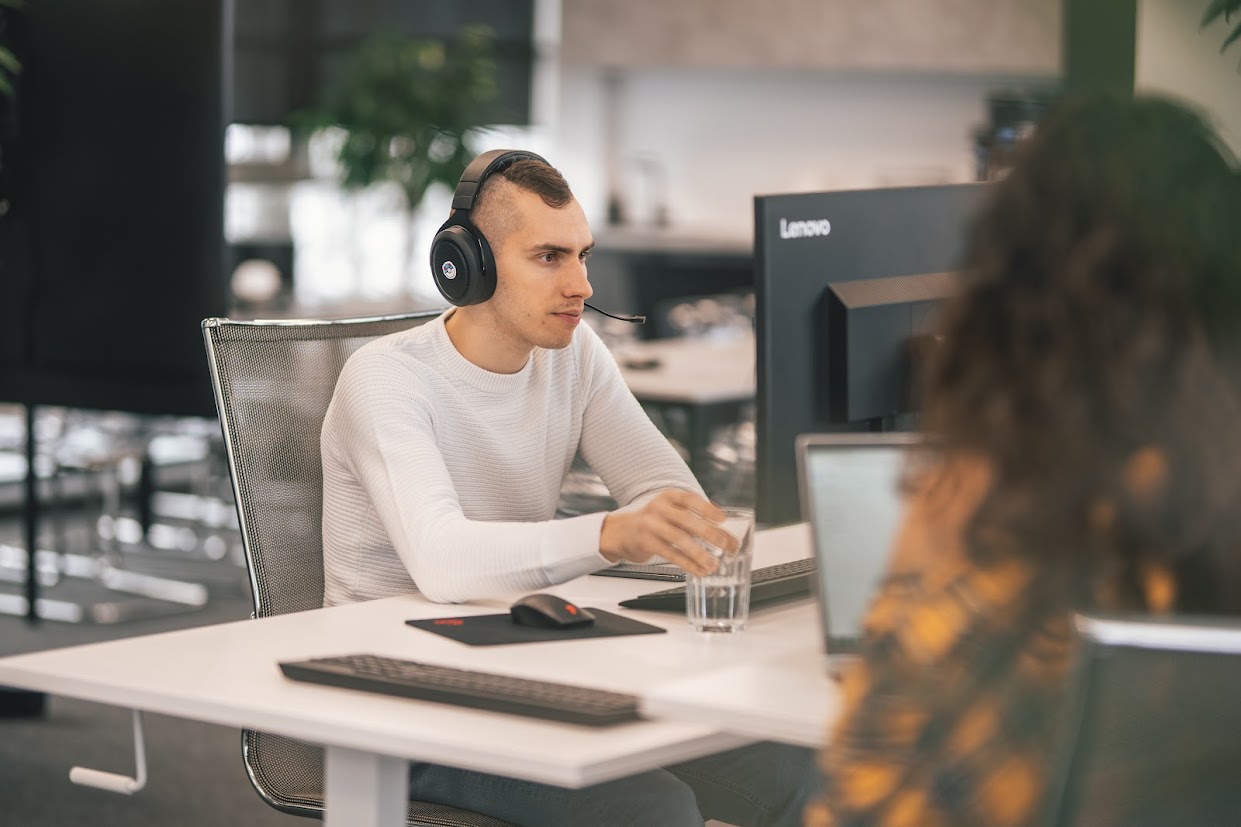 Understanding music and productivity | DeskTime Blog