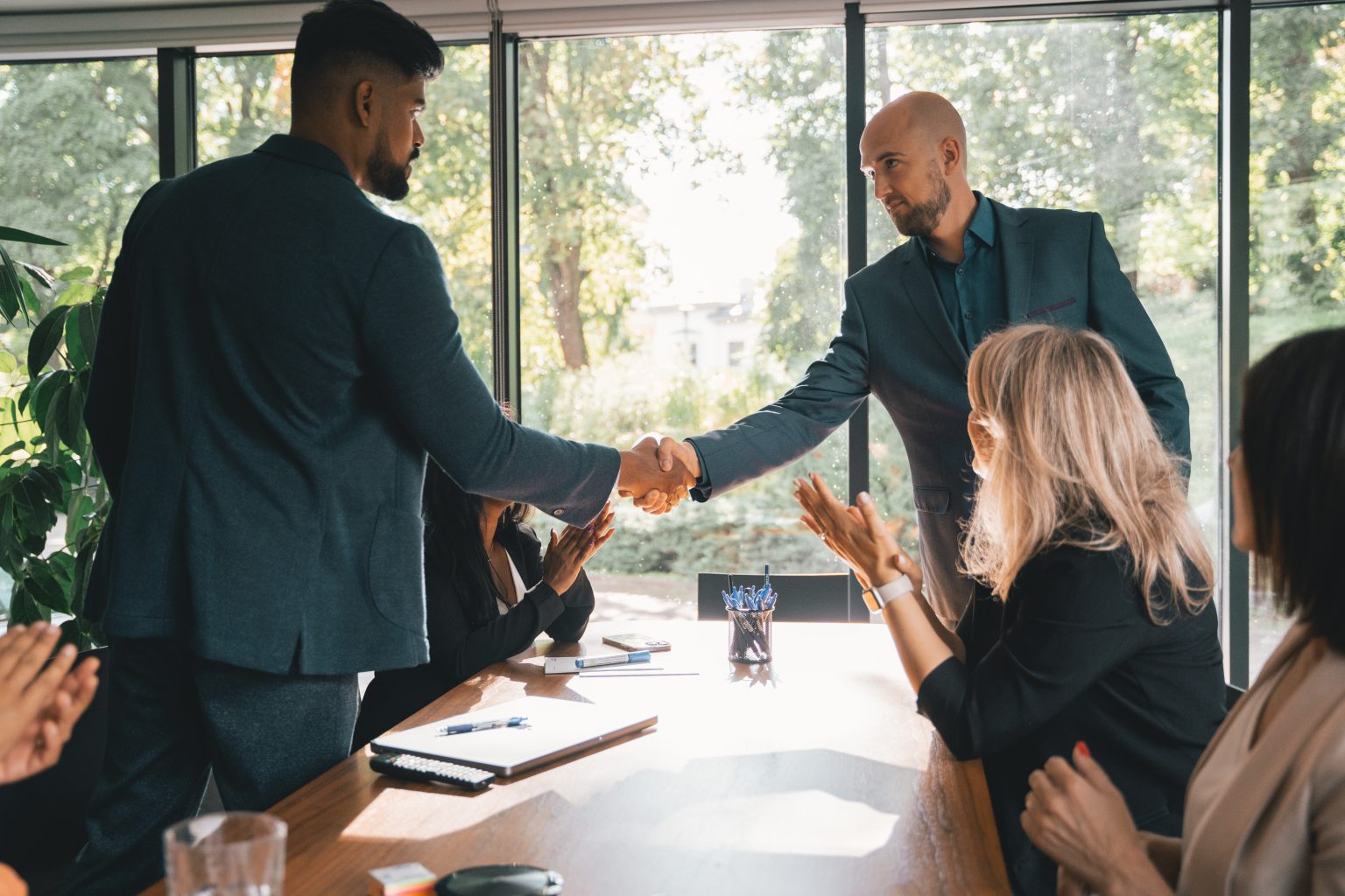 Summer hours at work: 6 types and how to implement them